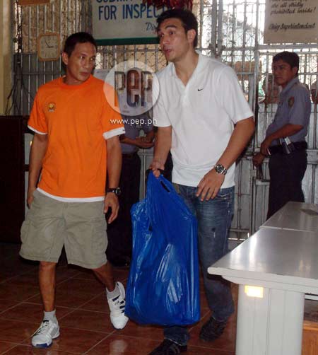 Hubert Webb and company released from prison | PEP.ph