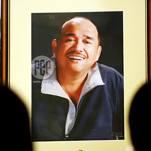 Celebrities attend memorial mass for Johnny Delgado | Gallery | PEP.ph ...