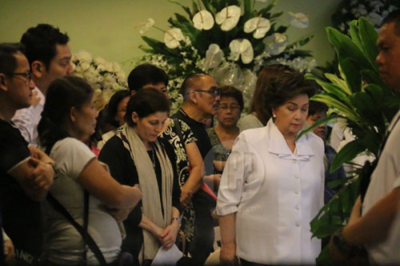 LOOK: Nora Aunor, Susan Roces, Ai-Ai delas Alas pay their respects to ...