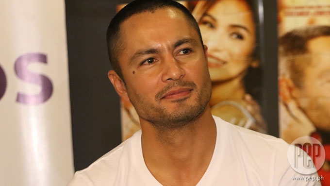 Kontrata ni Derek Ramsay sa TV5, di na ni-renew dahil sa mataas na TF ...